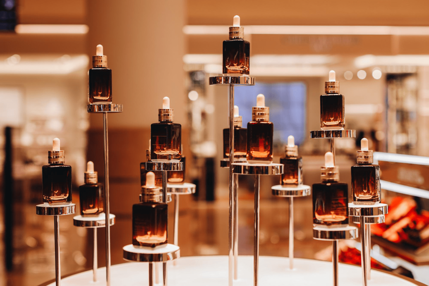 Zapachy, które się wyróżniają – magia niszowej perfumerii | Obcasy.pl
